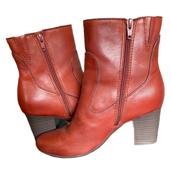 Clarks | Shoes | Clarks Cognac Leather Heeled Classic Style Comfort ...